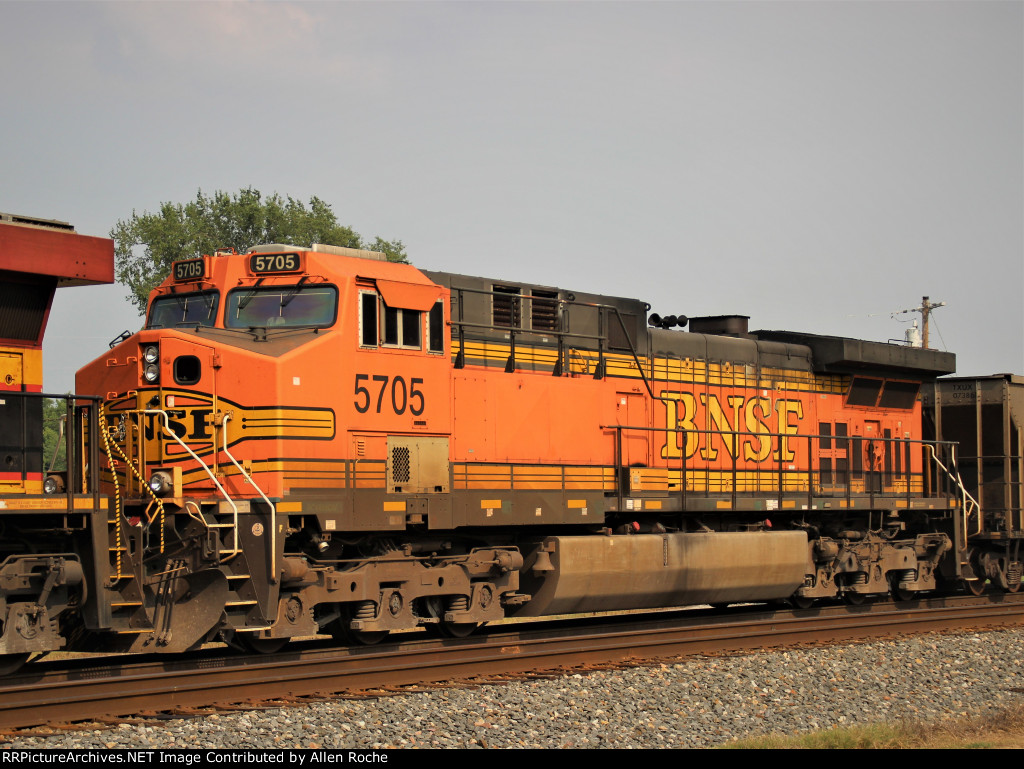 BNSF 5705